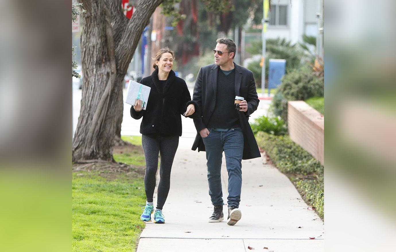 Ben Affleck & Ex Jennifer Garner Reunite After He Gets Back With ...