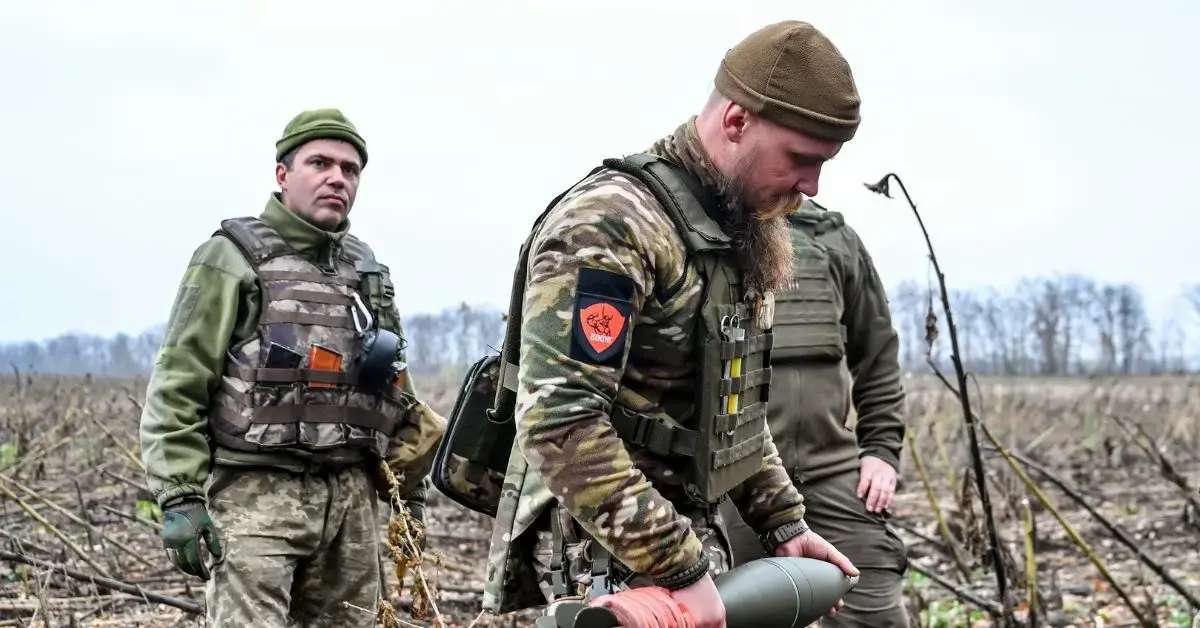 Bored Russian Soldiers Pass Time With Drugs on Front Lines