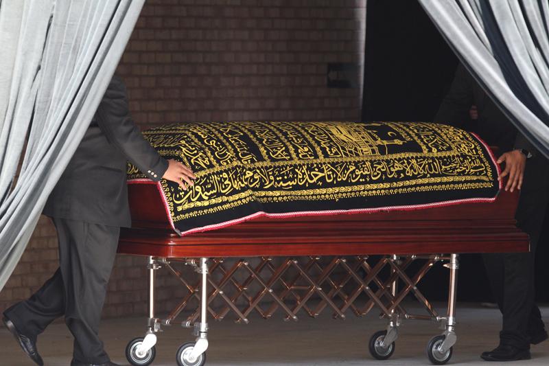 Muhammad Ali Funeral: See His Coffin & The Family's Sorrow