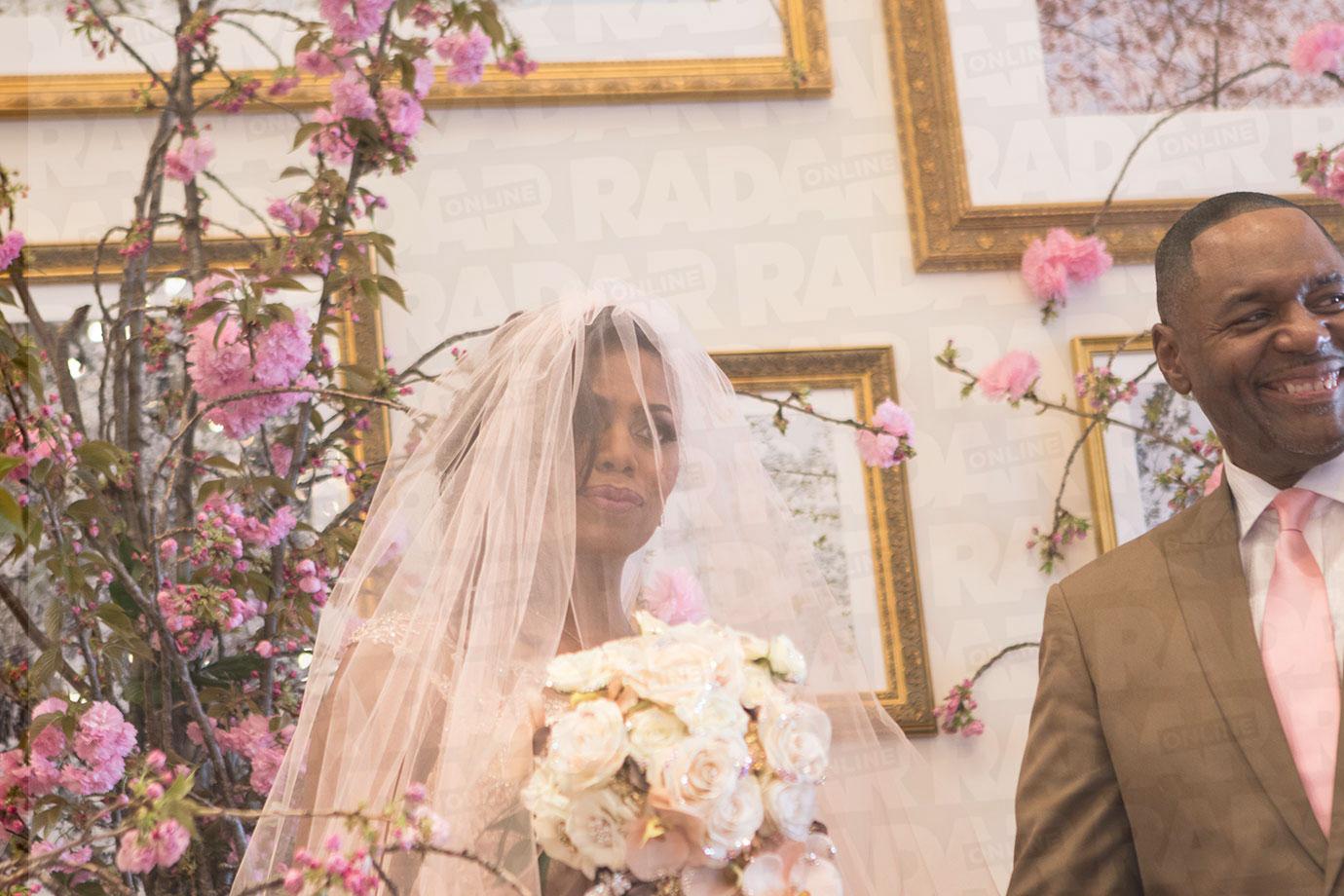 [PICS] Omarosa Wedding Reception -- 'Fantastic' Day She Says In Pink ...