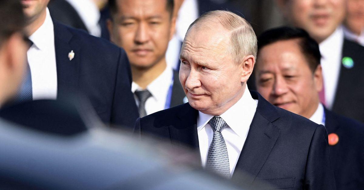 Putin Refuses to Stand Within 70 Feet of New British Ambassador to Moscow
