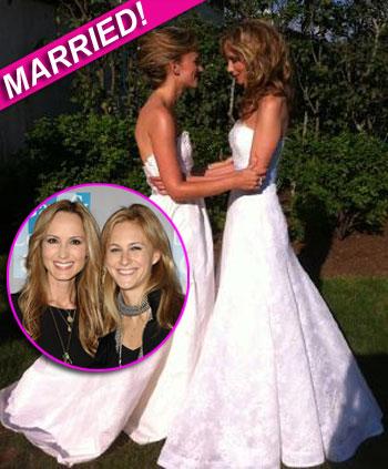 Country Singer Chely Wright Weds Lauren Blitzer -- See The First Photo