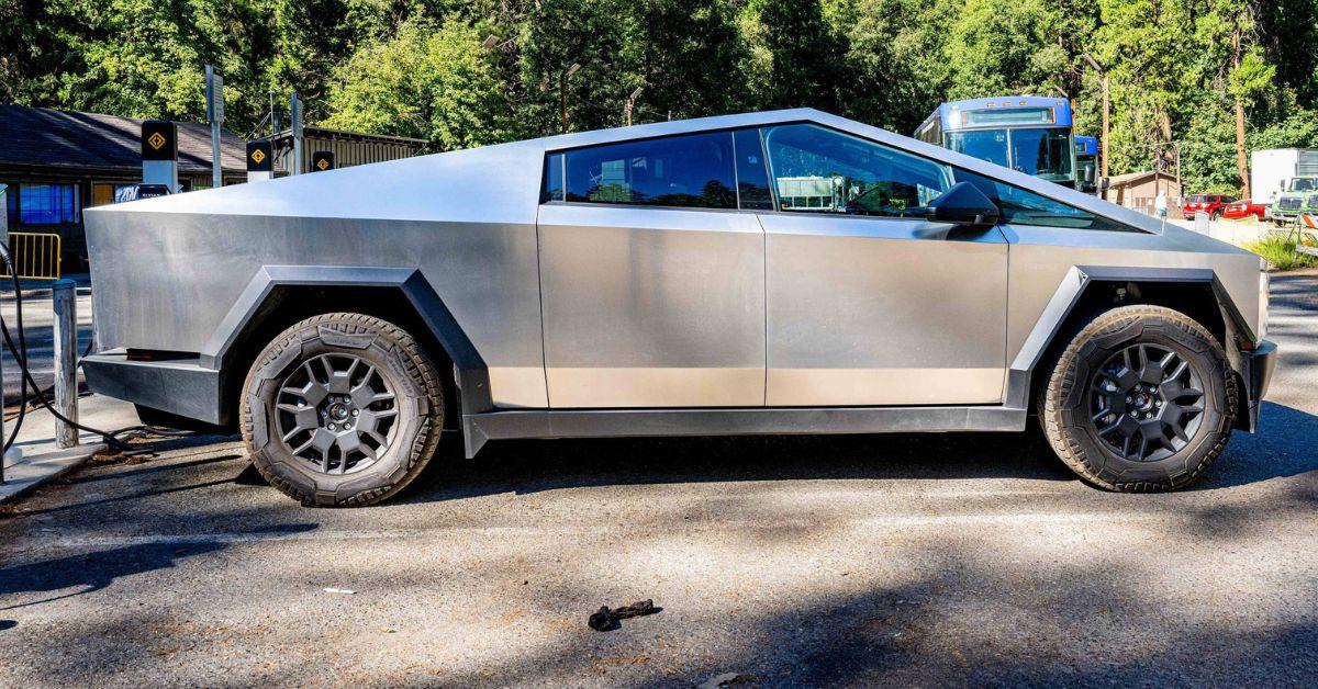 Link Between Las Vegas Explosion & New Orleans Truck Attack Revealed