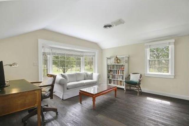 Anderson Cooper Puts Vacation Home Up For Sale