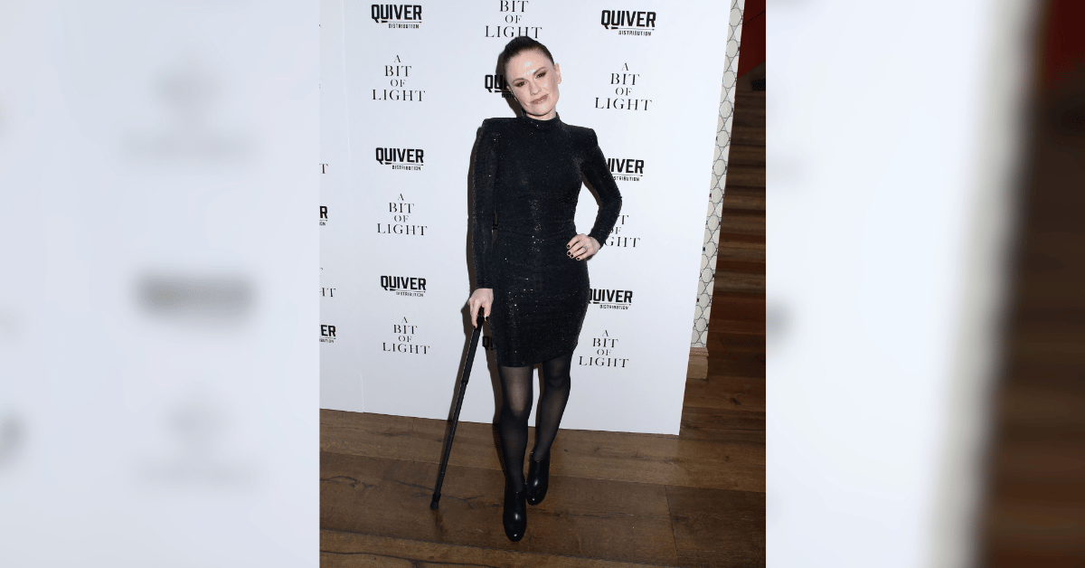 Anna Paquin Uses Cane to Walk Red Carpet at Premiere as Health Issues ...
