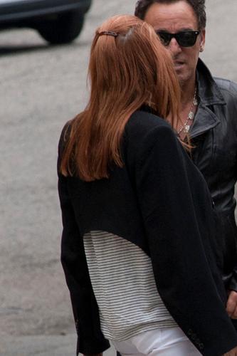 Bruce Springsteen's Wife Bursts Into Tears On Their 21st Wedding ...