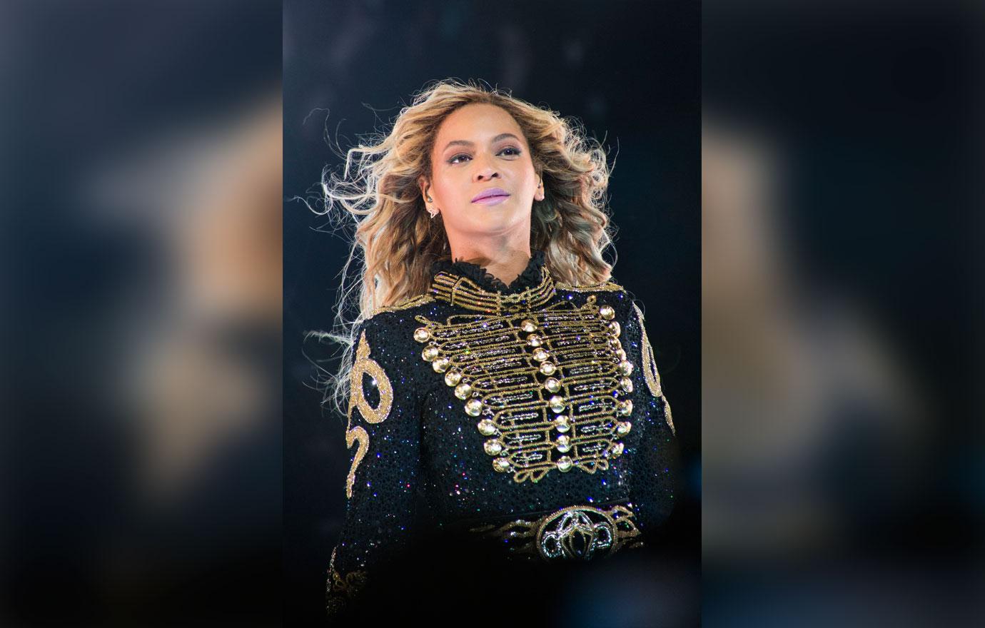 Kelly Rowland's Sad Childhood Exposed: Ex-Teacher Remembers Star as ...