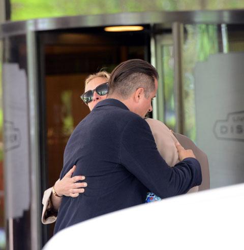 The Final Farewell: Julia Roberts Tearily Grieves Late Half-Sister ...