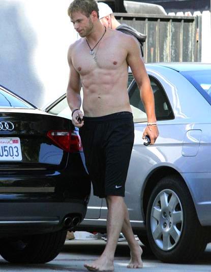 PHOTOS: Kellan Lutz: Abs-olutely Sexy!