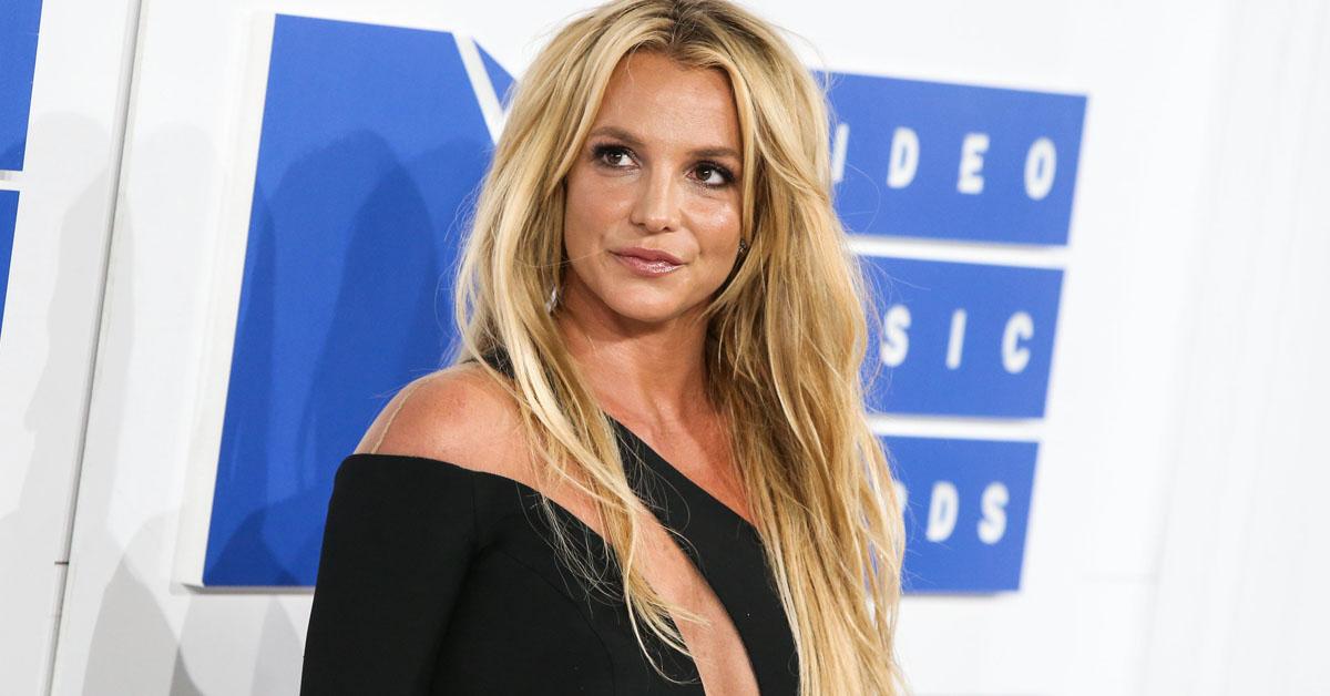 Newly 'Freed' Britney Spears Hits Up Shopping Mall Before Thanksgiving