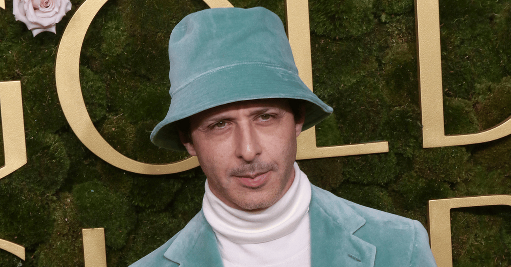 The Real Reason Behind Jeremy Strong's Bucket Hat at the Golden Globes