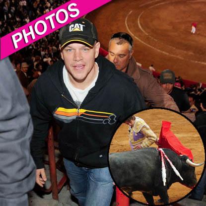 El Matt-Ador! Damon Takes In Bullfight In Mexico