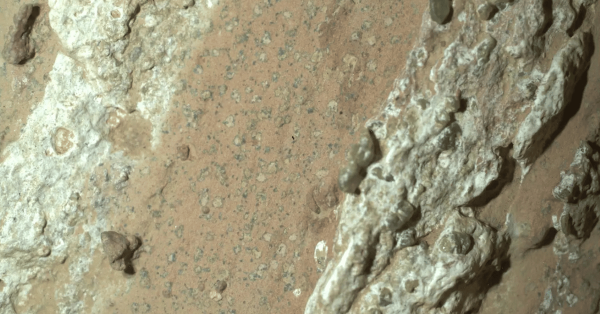 NASA Mars Rover Uncovers Fresh Evidence Supporting Odds of 'Alien' Life