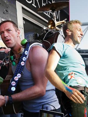 Lanky No More! Coldplay Rocker Chris Martin Bulks Up His Physique ...