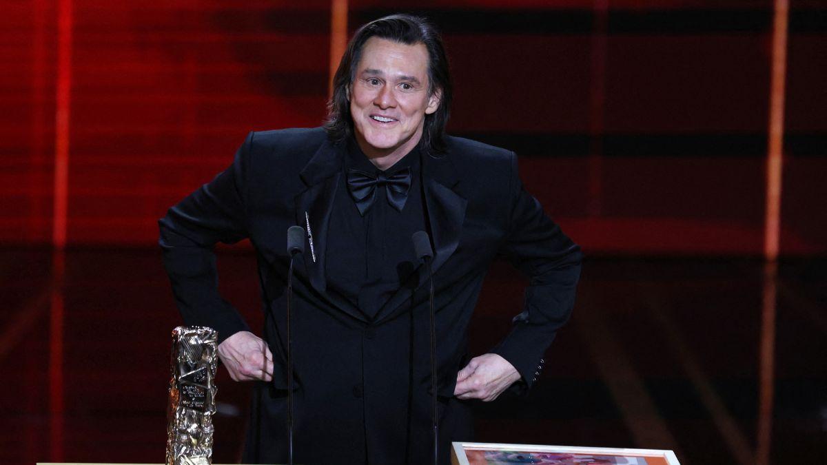 Jim Carrey Looks Unrecognizable During Rare Award Show Appearance