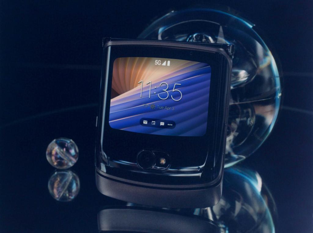 Flipping Out: The Iconic Motorola RAZR Is Back And Giving Us Nostalgic ...