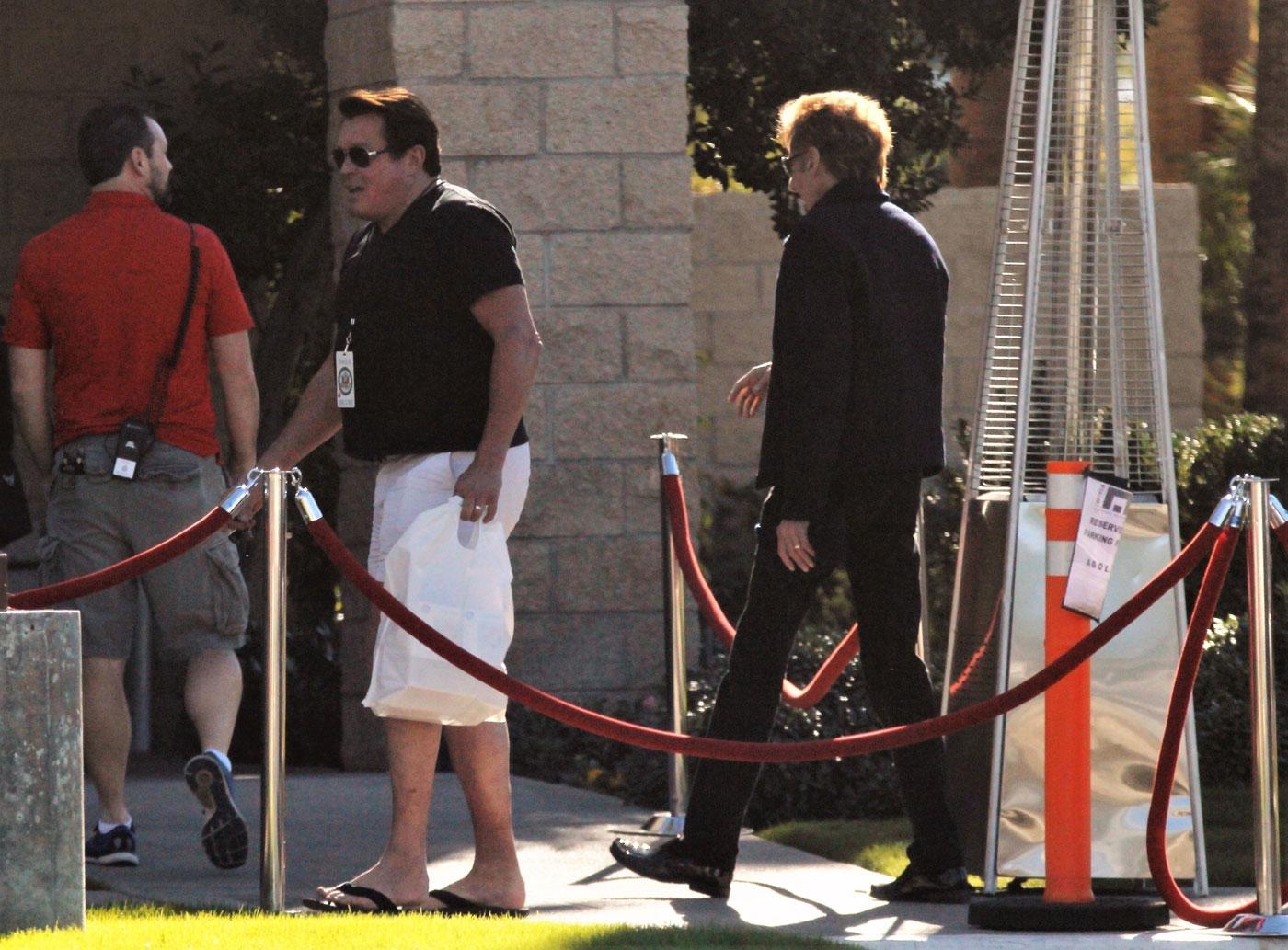 Barry Manilow – Scrawny Appearance Prompts New Health Concerns