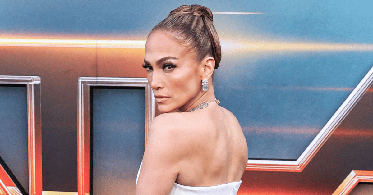 Jennifer Lopez's Pals Fear 'She is Self-Medicating' With Alcohol