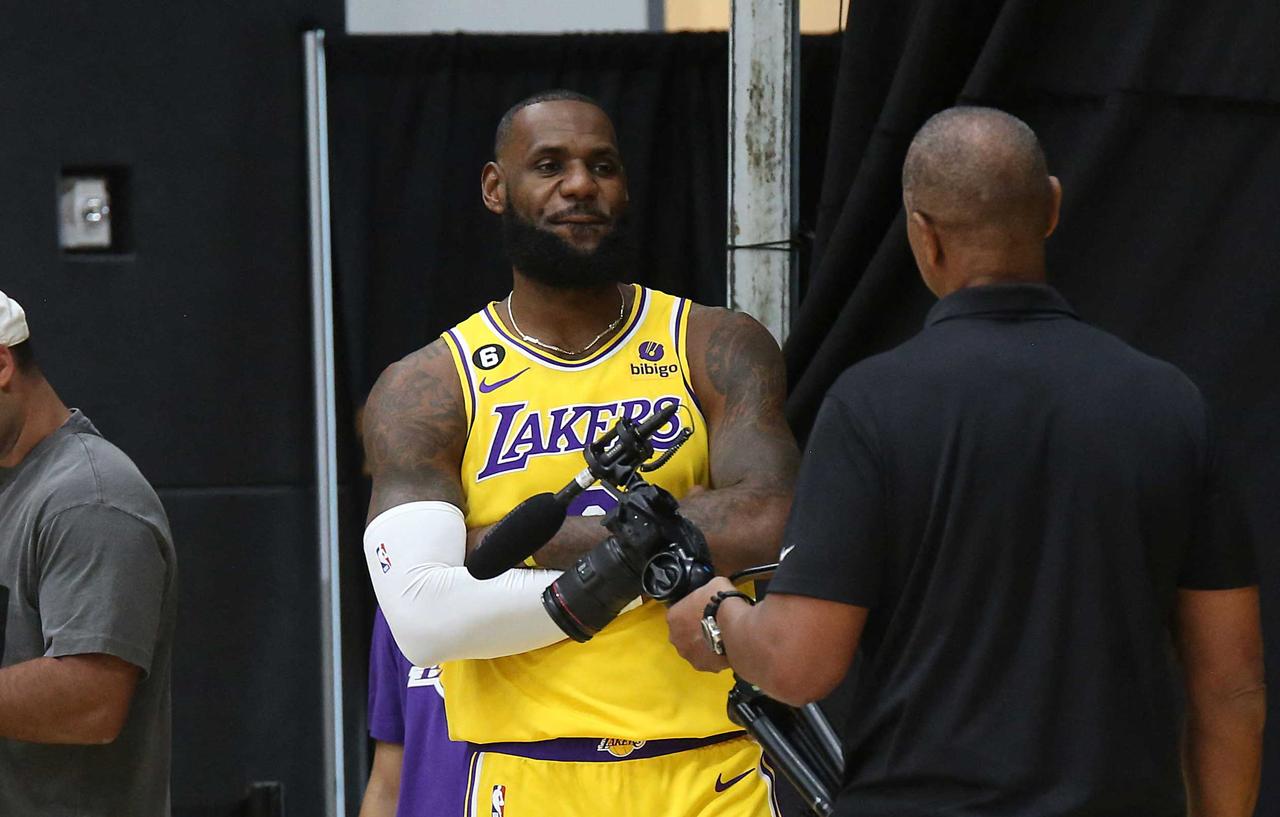 WATCH: LeBron James Restrained By Ref As Heckler Loudly Attacks His ...