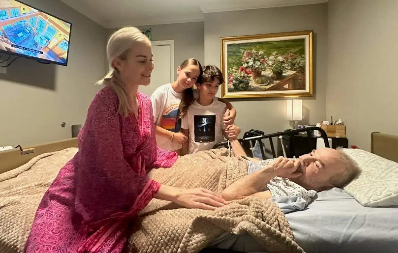 Katy Perry and Orlando Bloom Sink to New Low in Bid to Evict Vet