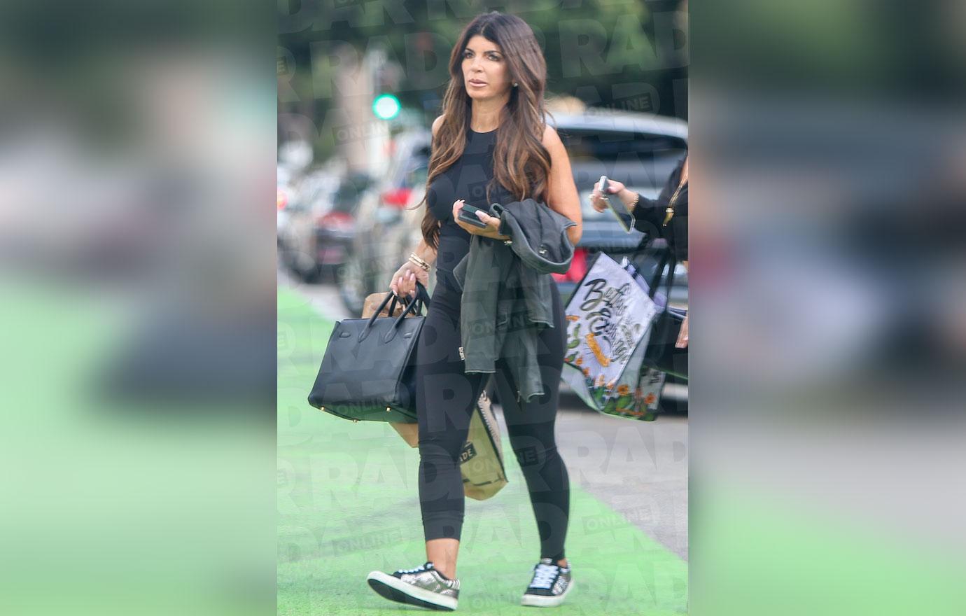Teresa Giudice Ditches Wedding Ring Amid Joe Deportation