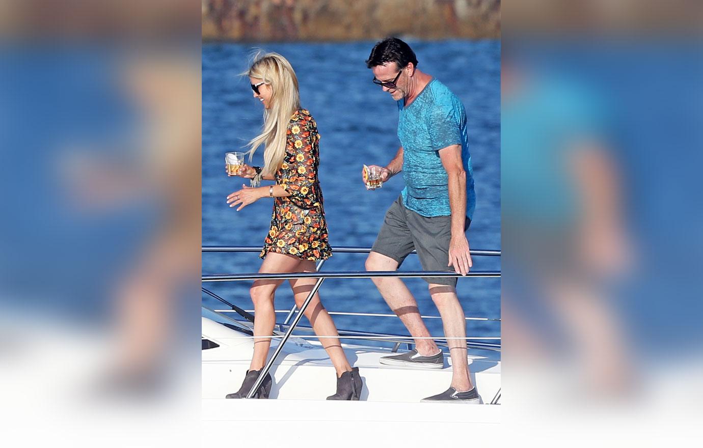[PICS] Christina El Moussa & New Boyfriend Get Cozy On A Boat In Newport