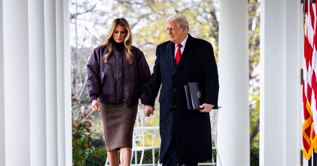 Melania Trump 'Wants Out' Of Event With Prez, Body Language Expert Says