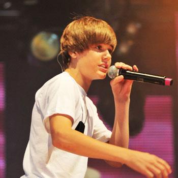 VIDEO: Justin Bieber Hides Behind Ellen's Couch; Surprises Audience