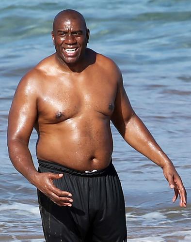 Shirtless Magic Johnson Strips Down To Shorts During Family Beach Day