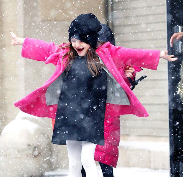 The Weather’s Not Too Frightful For Suri! Cruise Enjoys The Snow In NY