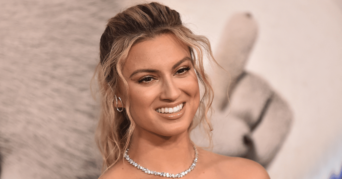 Tori Kelly, 30, in ICU After Collapsing: It's 'Really Serious'