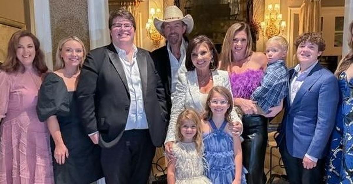 In Honor Of Toby Keith: Donations Pour in for County Star's Foundation ...