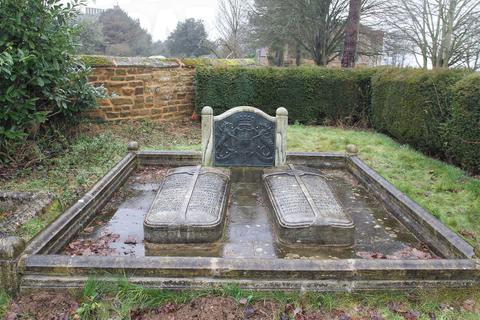 Princess Diana Grave Empty -- Royal Buried At Family Crypt St. Marys ...