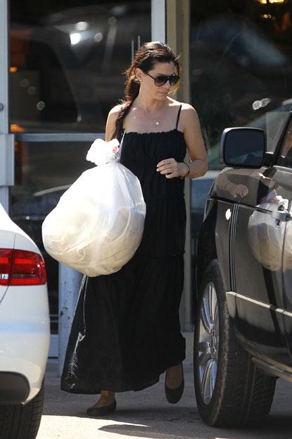 PHOTOS: Sandra Bullock Shops In Austin