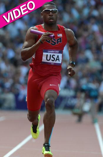 Olympic Sprinter Manteo Mitchell Breaks Leg, Finishes Race