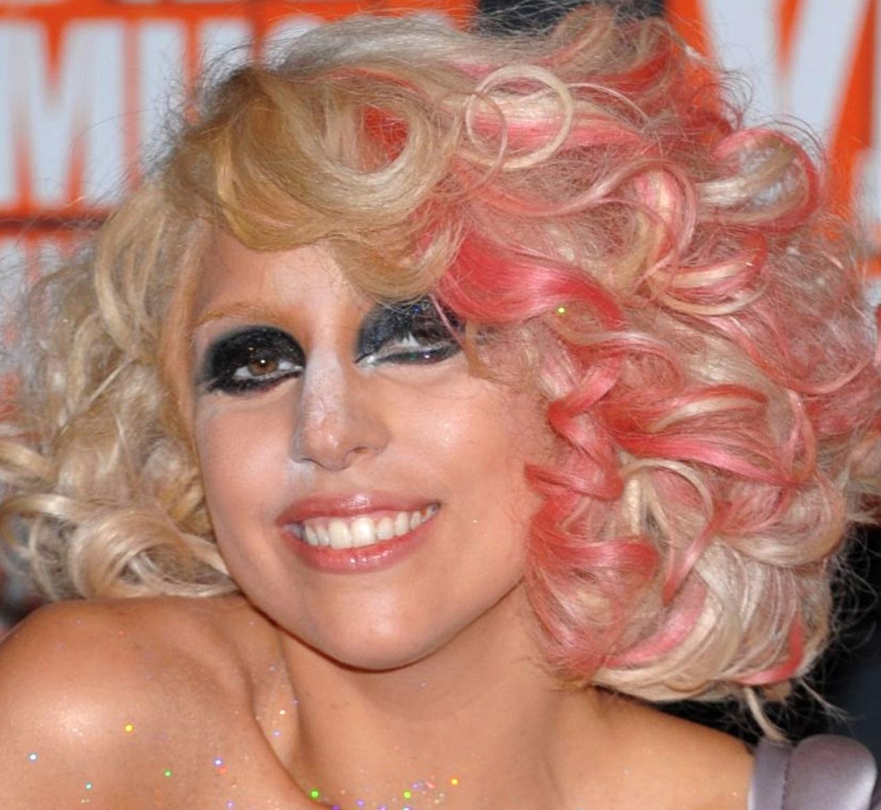 Beauty Goes Beast! 23 Of The Worst Celebrity Makeup Malfunctions Ever
