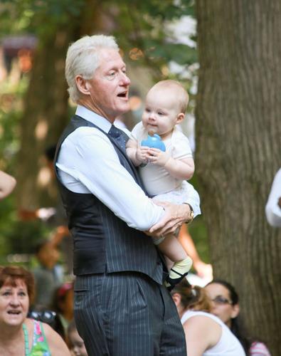 Sunday In The Park With Bill: Clinton Spends Quality Time With ...