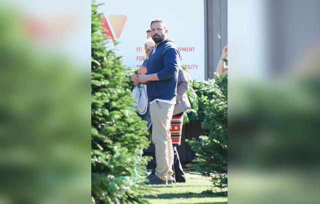 Family Guy! Ben Affleck Takes His Kids Christmas Tree Shopping – See ...