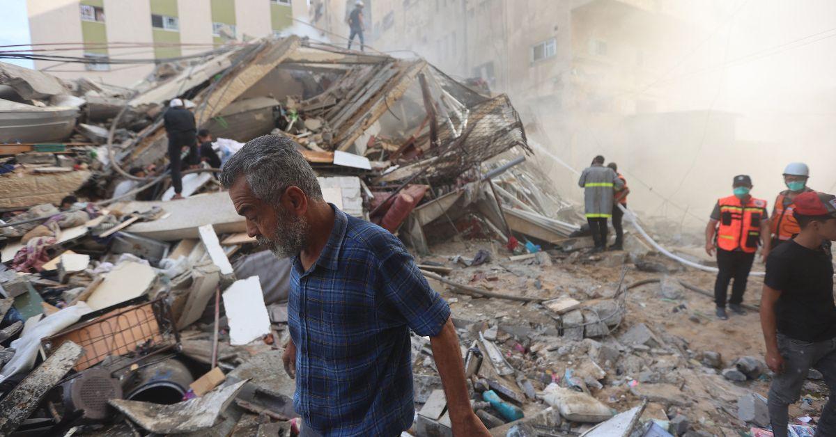 NBC Reporter Richard Engel Forced to Take Cover From Rocket Fire in Israel