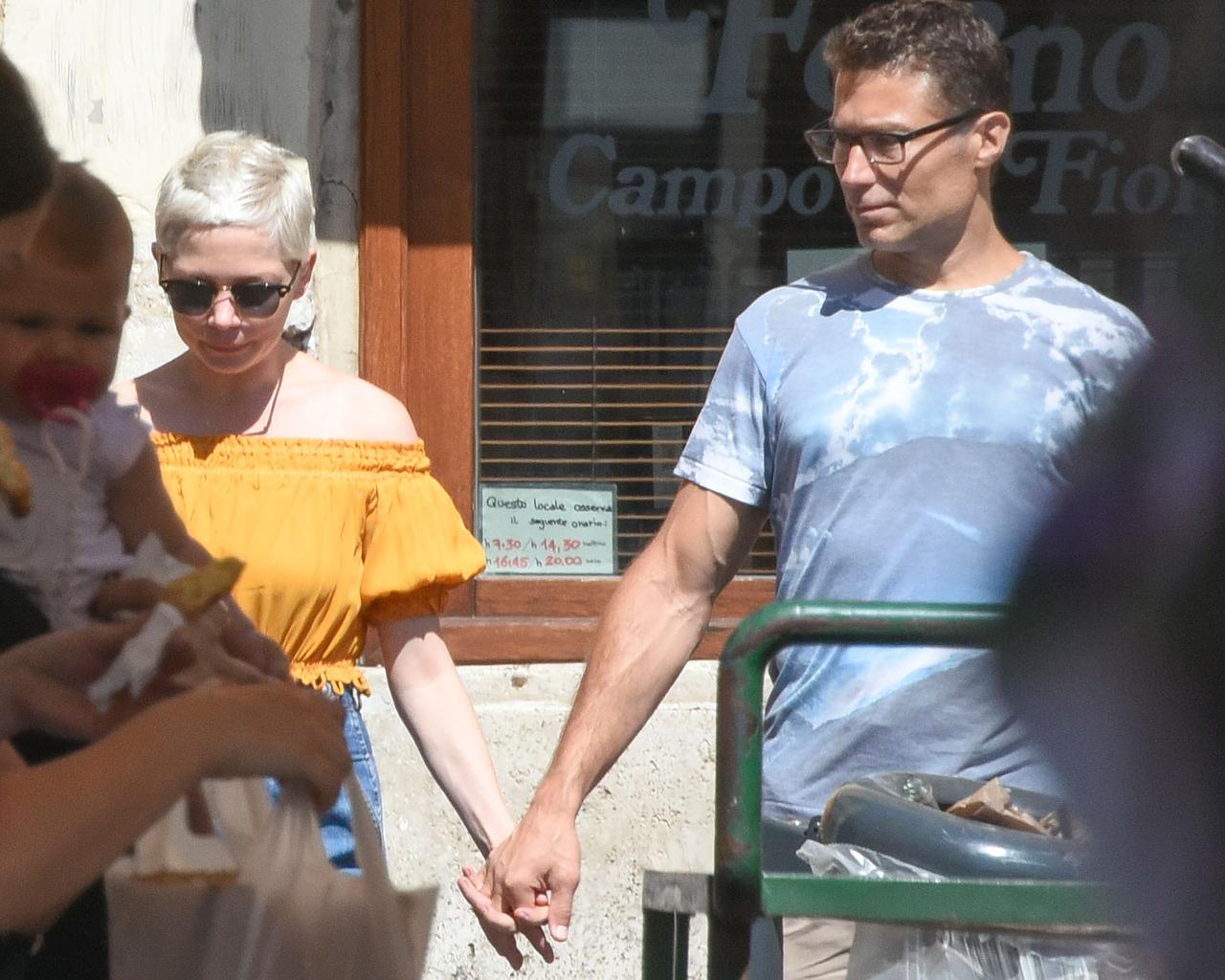 Michelle Williams New Boyfriend Kissing Rome