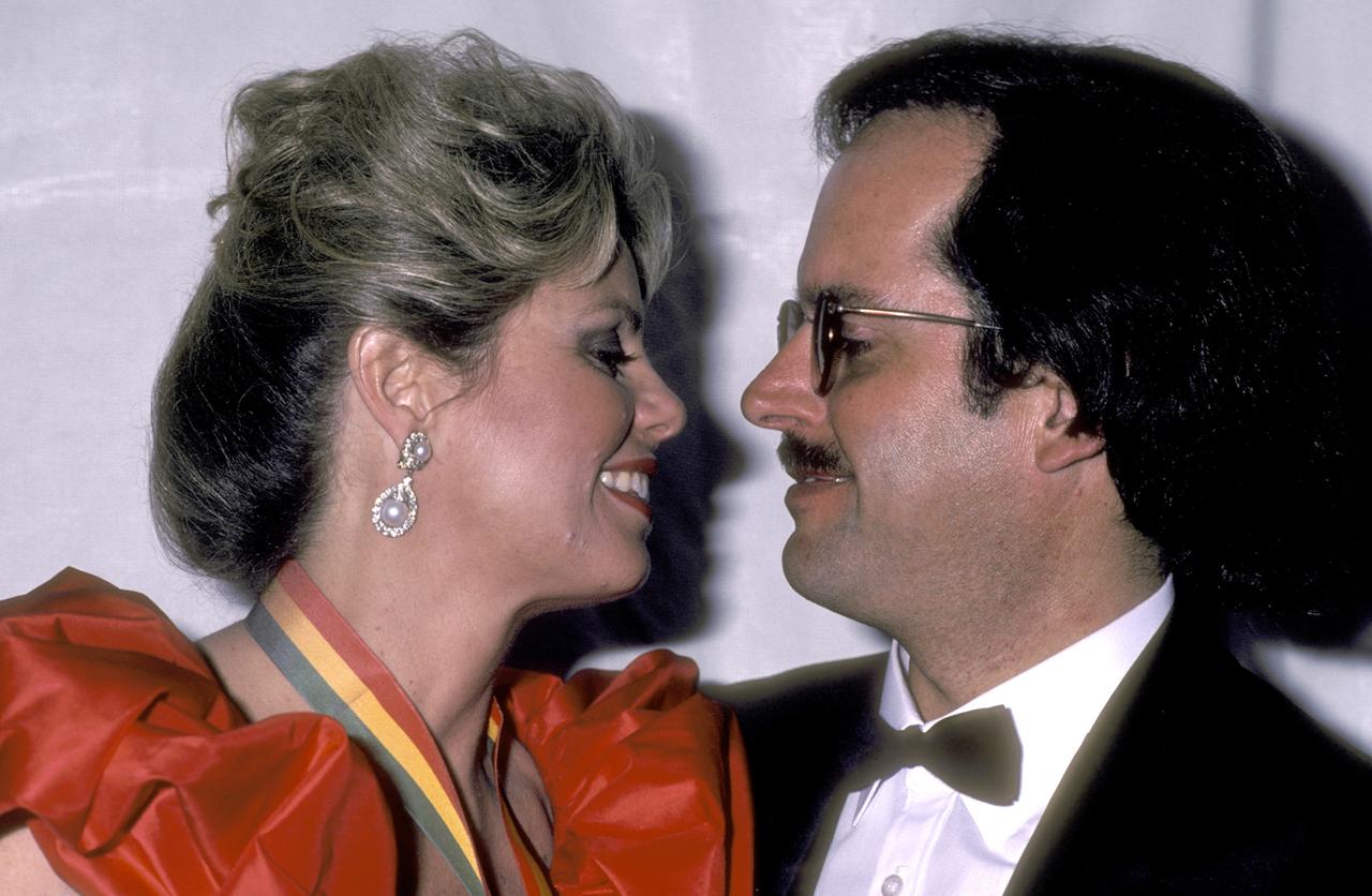 Toni Tennille Sat By Captain Daryl Dragon’s Side As He Died From Renal ...