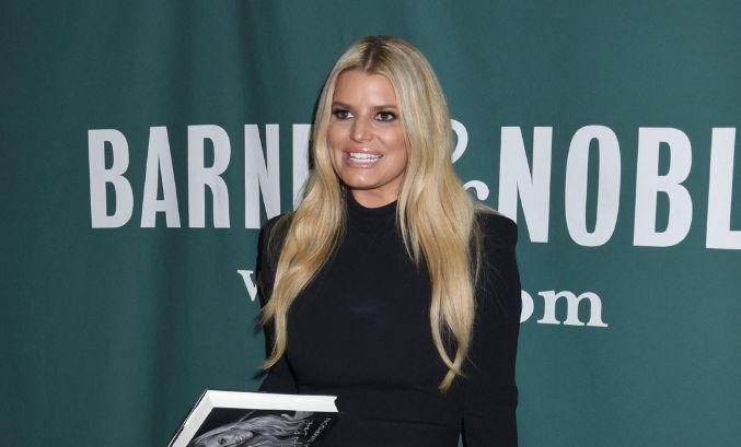 Jessica Simpson 'Begging Pals To Set Her Up On Dates' Amid Her Split