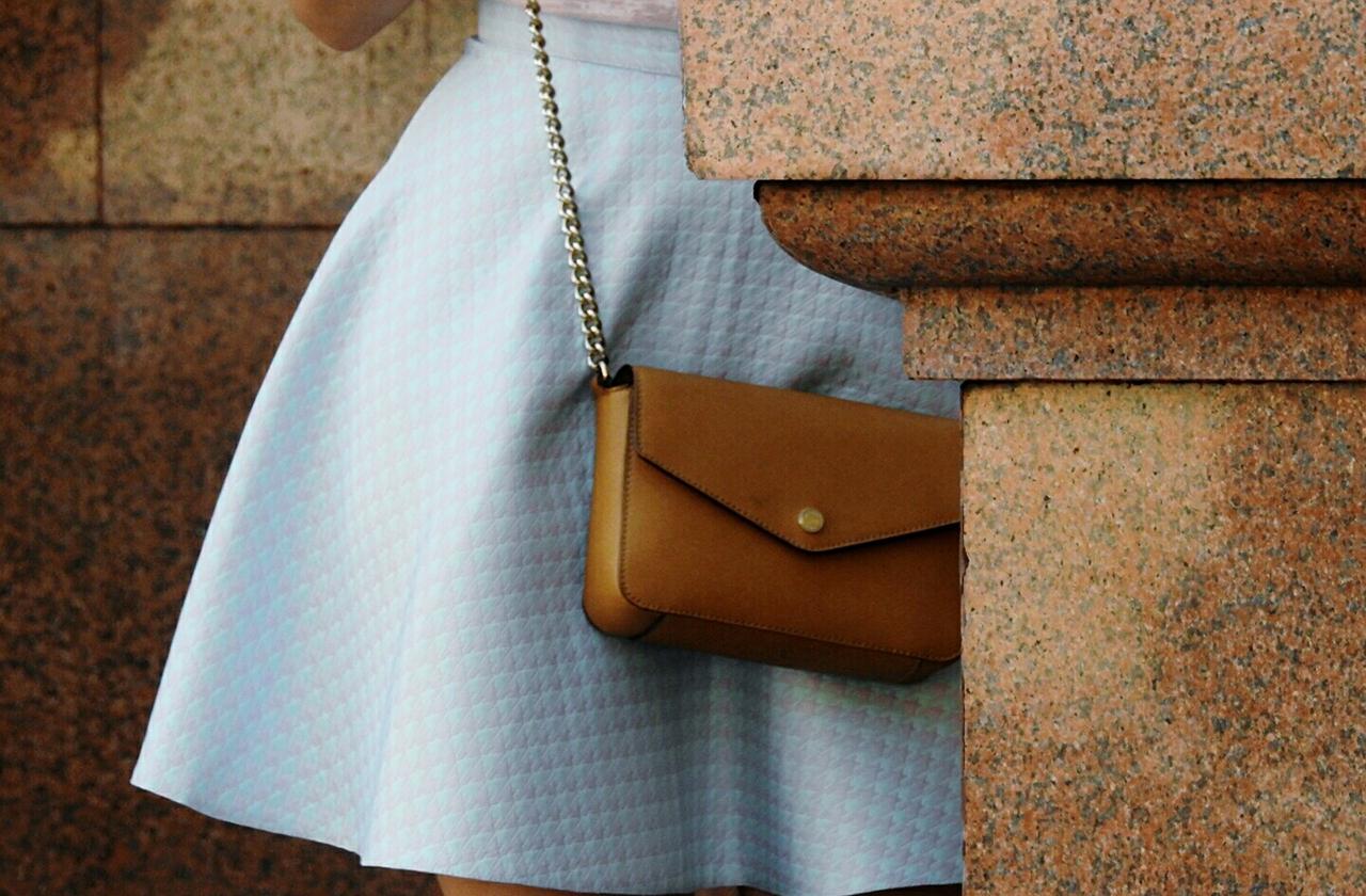 This Under-$15 Crossbody Purse With Over 2,000 Reviews Is Going Viral