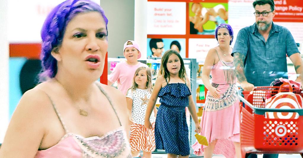 [PICS] Tori Spelling Broke Money Problems Shopping At Target