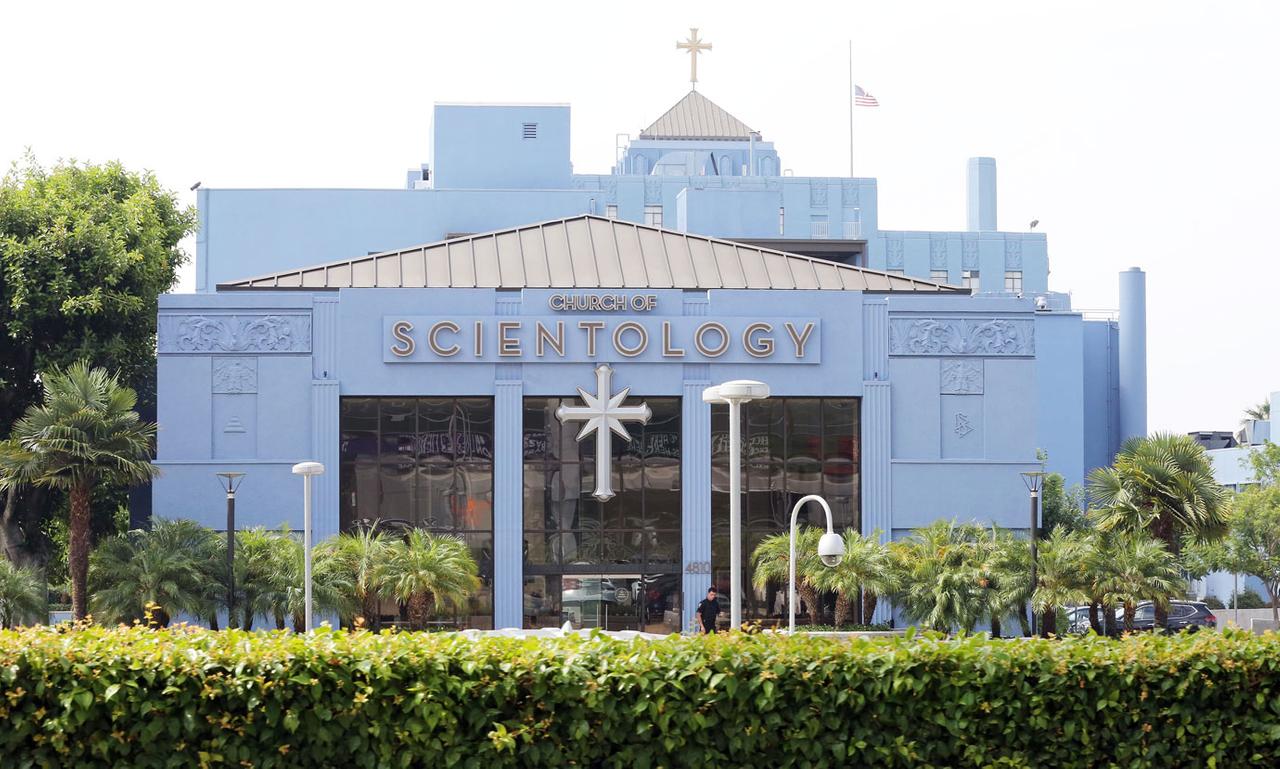 Laura Prepon Reveals She Quit Scientology, Actress Says Church Is 'No ...