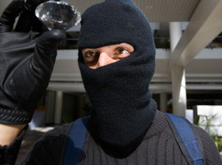 Masked Thieves Steal $50 Mil In Diamonds From Plane At Brussels ...