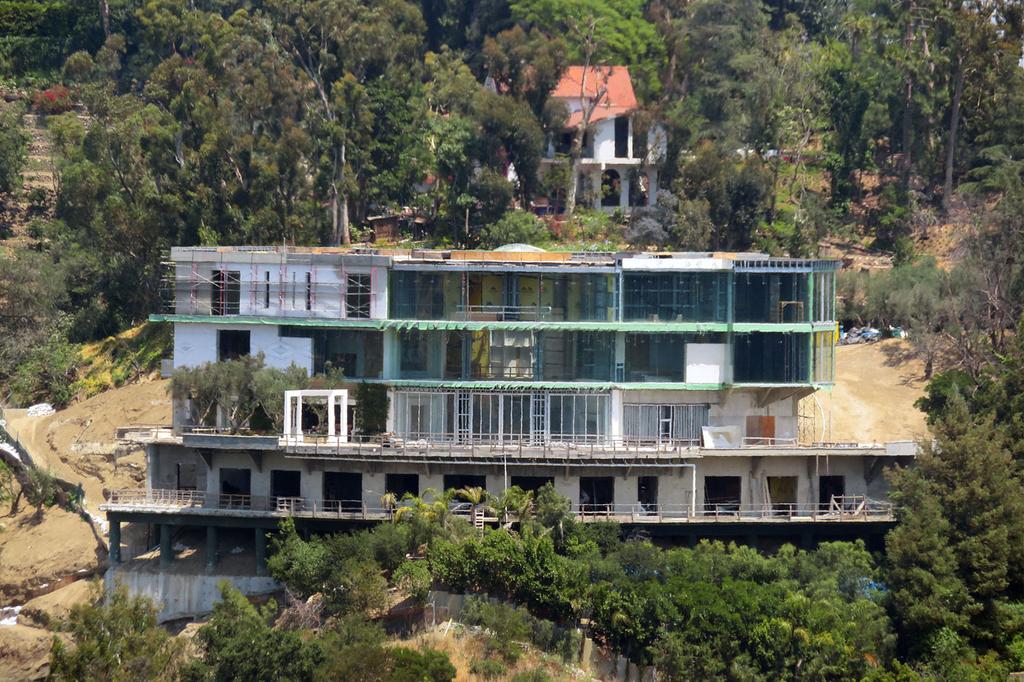 [PICS] Mohamed Hadid Bel Air Mansion -- Neighbor Fight Over Criminal ...