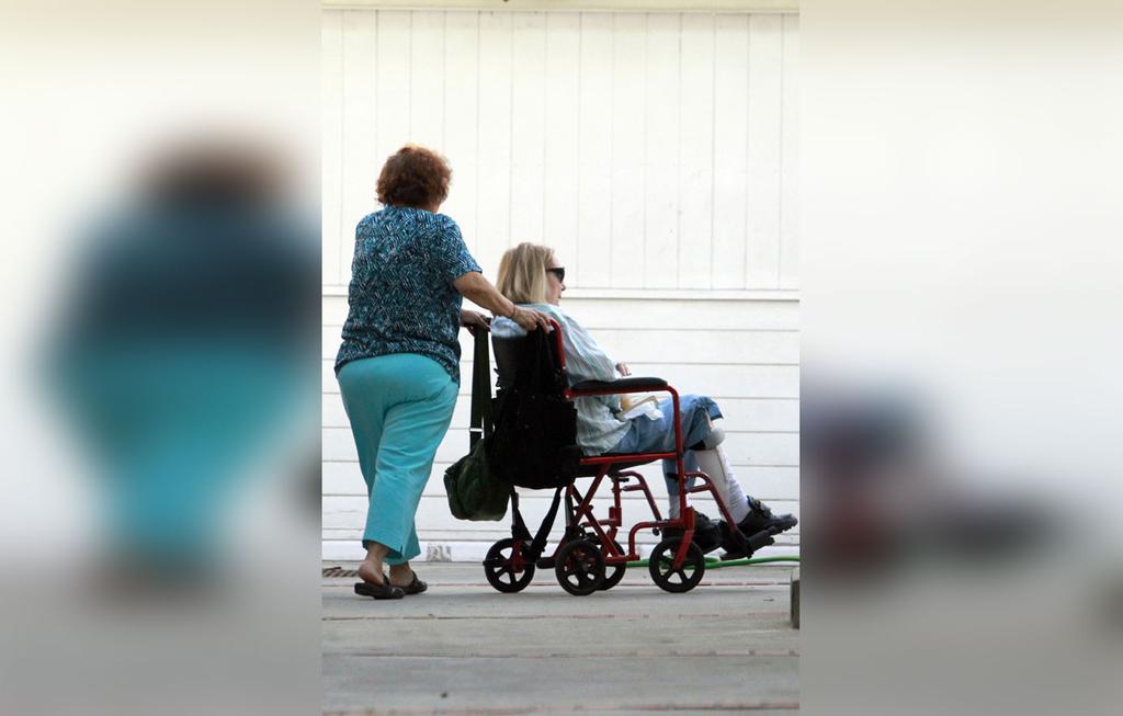 [Pics] Teri Garr Battles Multiple Sclerosis