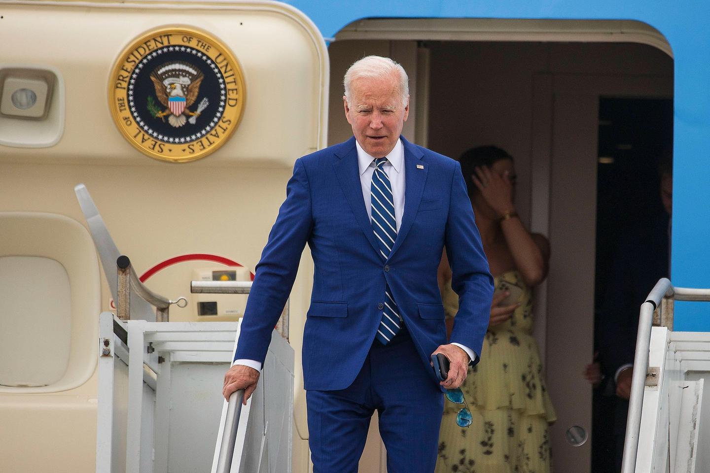 Stumbler-In-Chief: President Biden Trips Going Up Steps Of Air Force ...