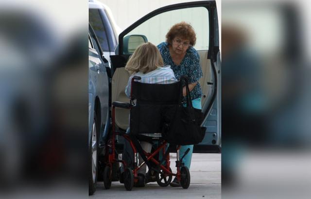 [Pics] Teri Garr Battles Multiple Sclerosis